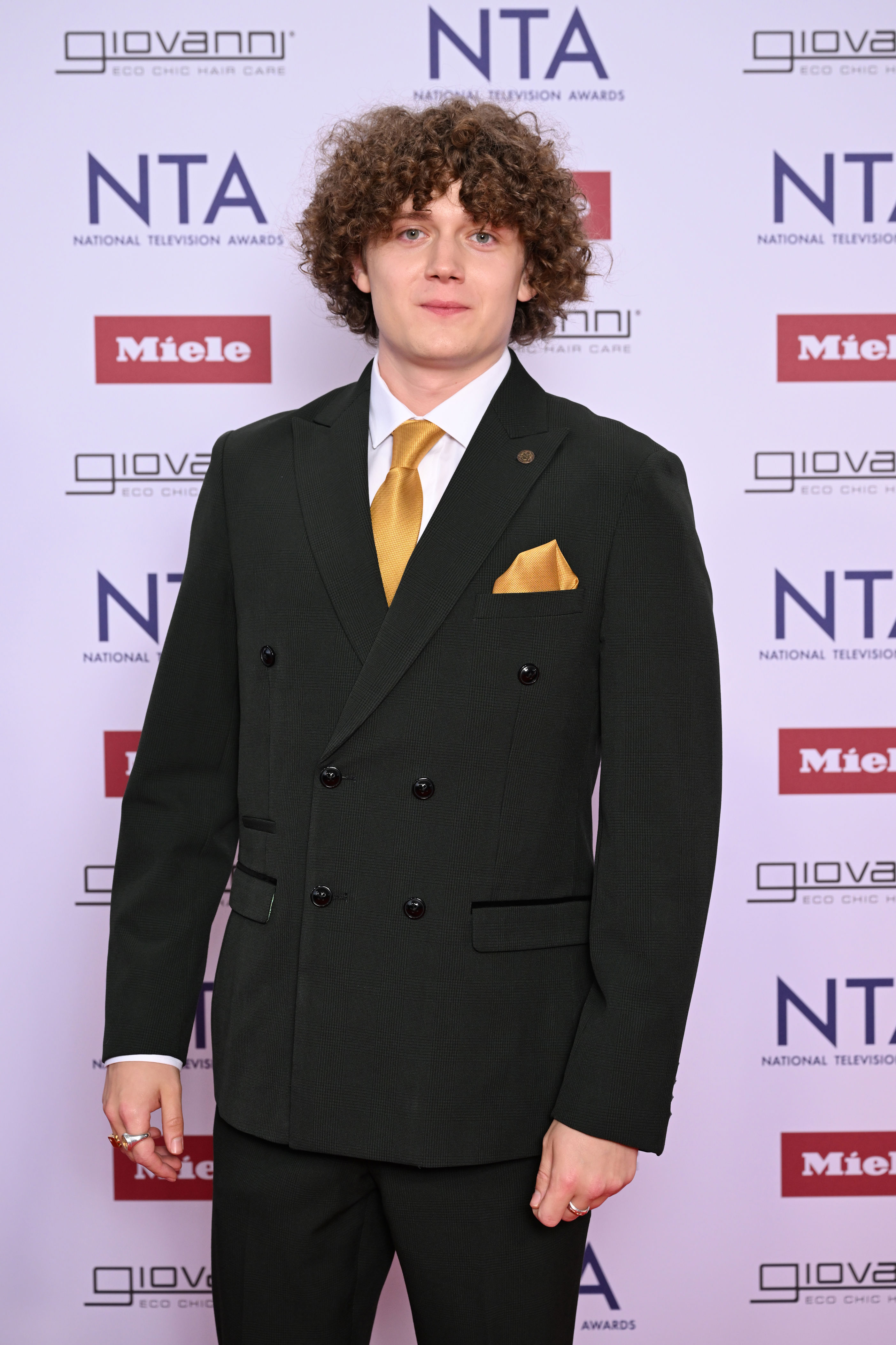 Hollyoaks’ Ellis Hollins: ‘Tom has always had feelings for Peri’ as ...