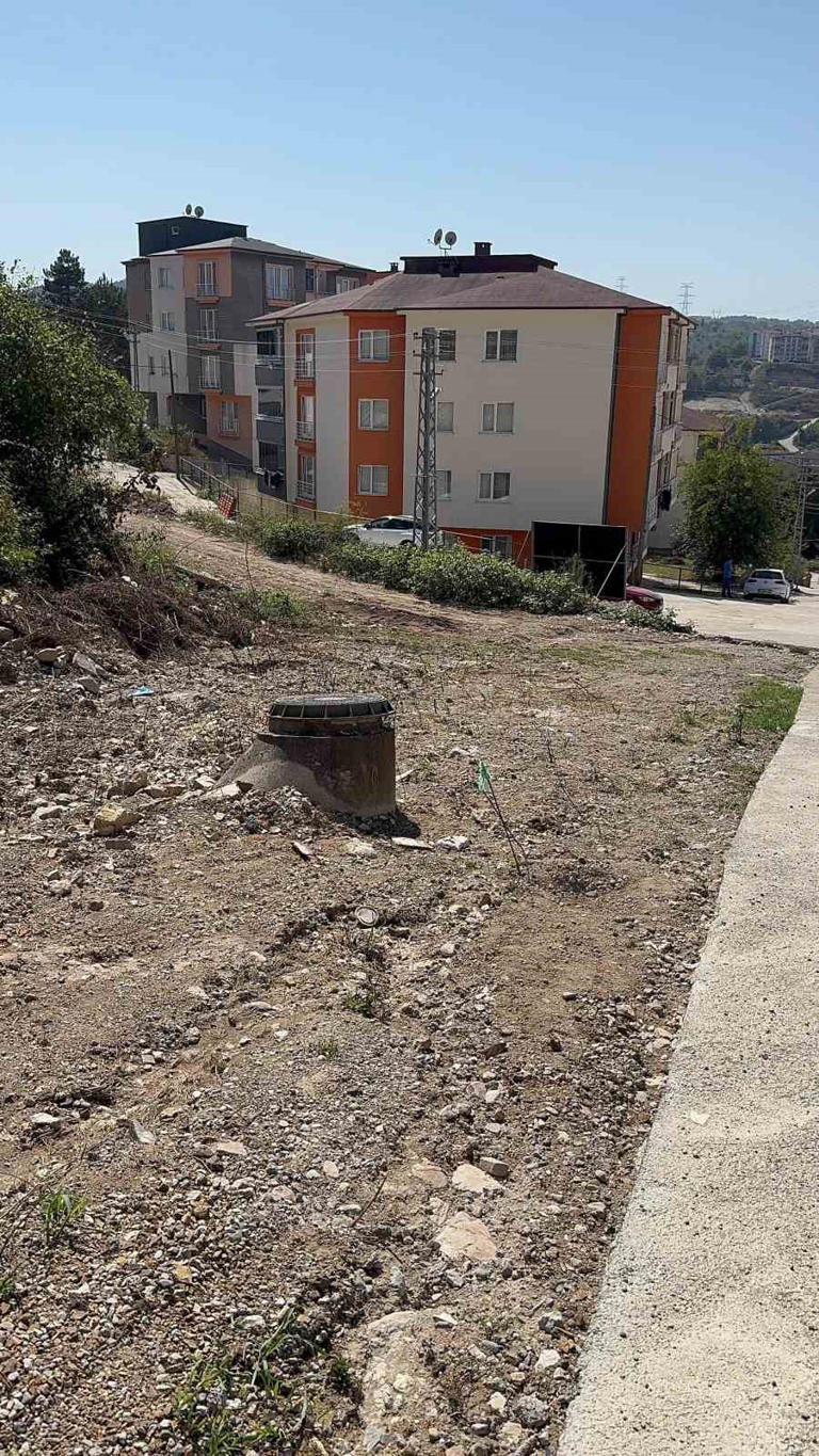 Alaplı’da öğrenciler okul yolunun tamamlanmasını bekliyor