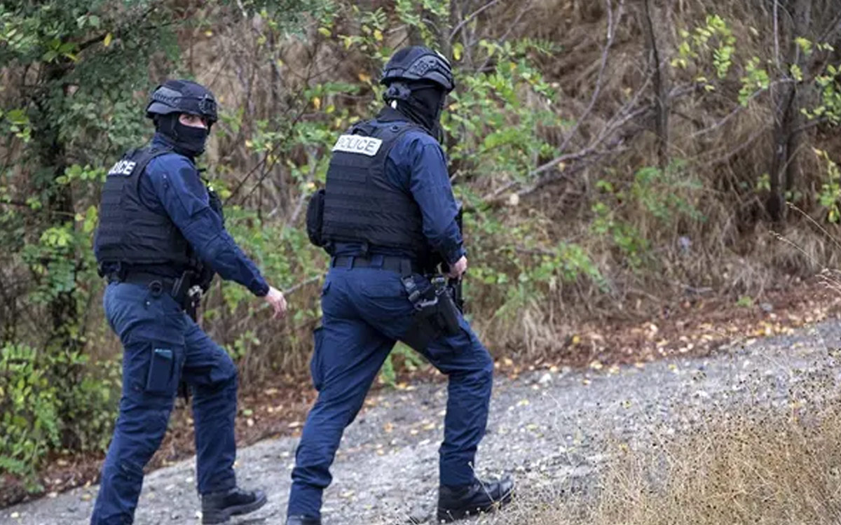 Ένταση και τραυματισμοί αστυνομικών σε καταυλισμό στην Καλαμάτα