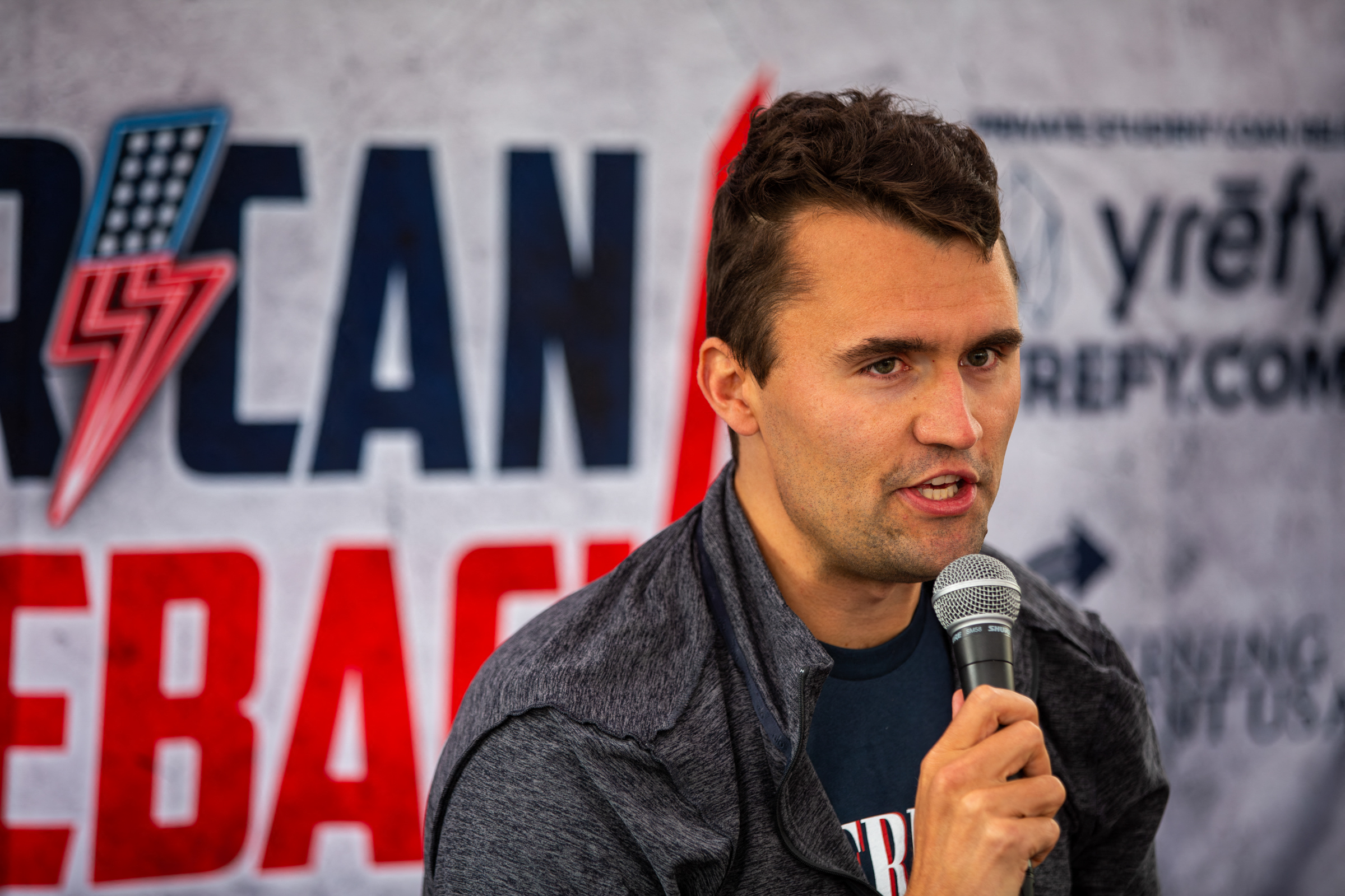 Klopjacht op moordenaar van activist en Trump-aanhanger Charlie Kirk ...