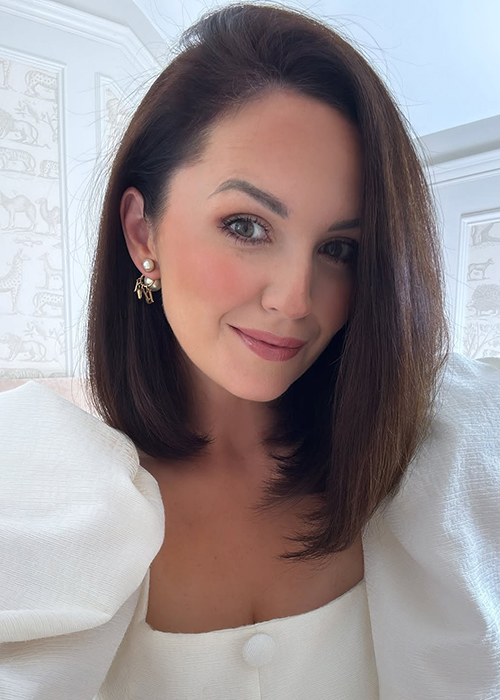 'New chapter, new hair' Jennifer Wrynne gets the chop as she starts chemo