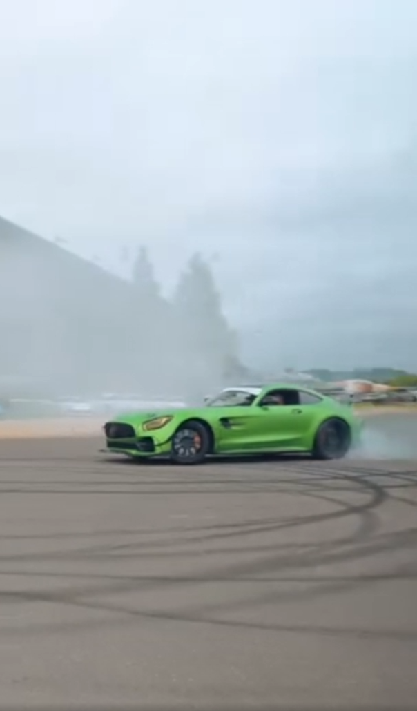 Black GTR vs Green GTR – Battle of the Beasts