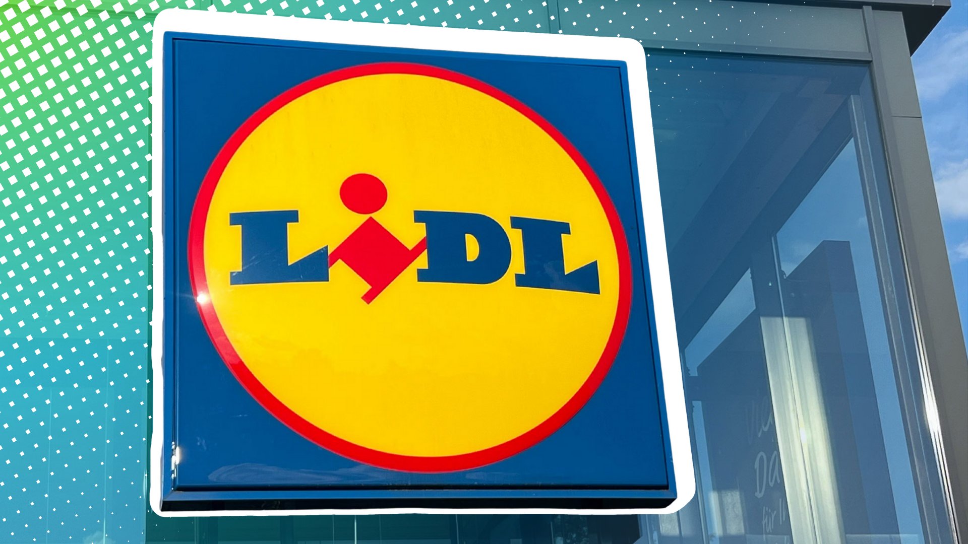Lidl verkauft bald einen großen Weihnachtsbaum mit LED-Beleuchtung, den ...