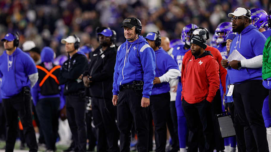 Troy Calhoun: Air Force's long-tenured coach among college football's elite