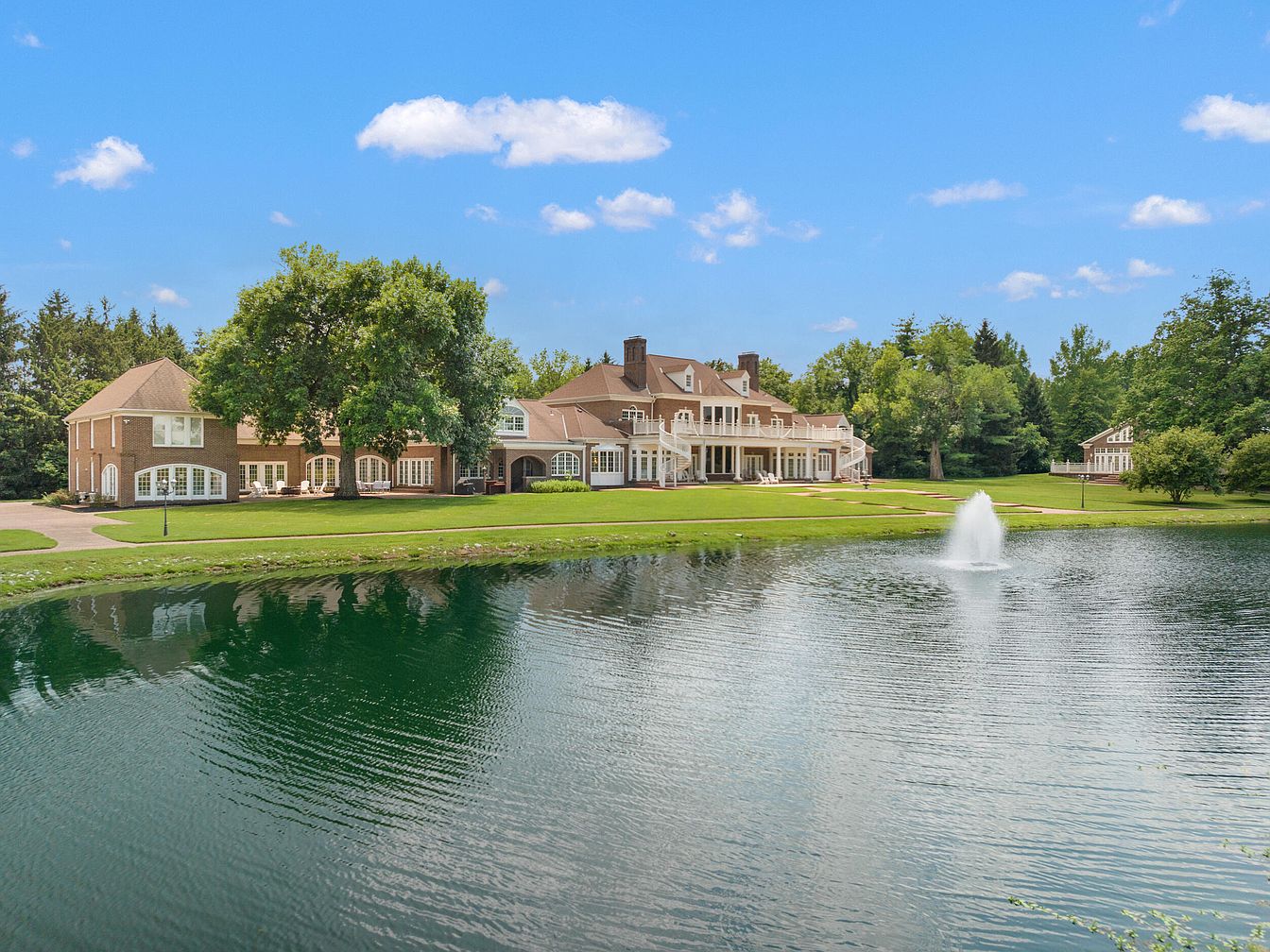 Expansive 62-Acre Estate in Kentucky with a Grand Family Home, 18-Stall ...