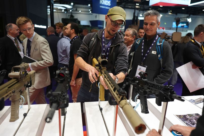 Weapon dealers come to UK to buy Call of Duty-style tanks and guns as ...