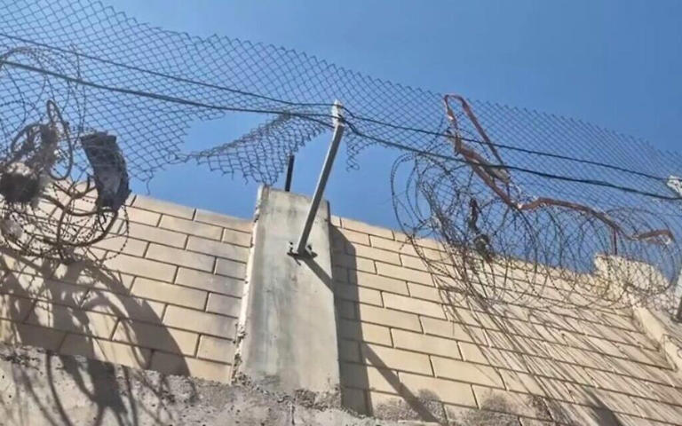 Police shoot Palestinians trying to sneak through West Bank barrier