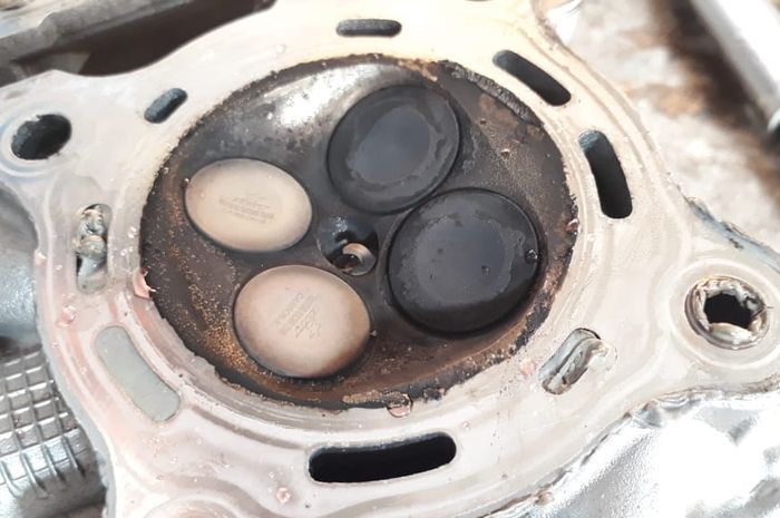 Ternyata Ini Tanda Ruang Bakar Motor Sudah Berkerak - Ikabari