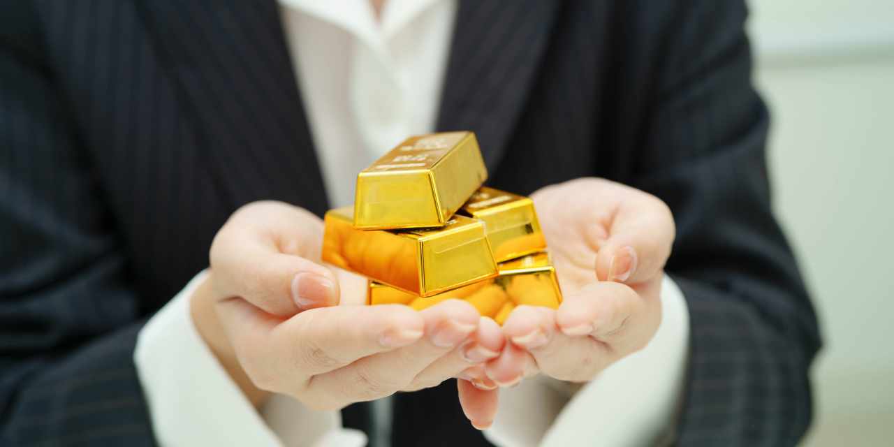 Gold futures just hit a record high — and some experts say they could ...