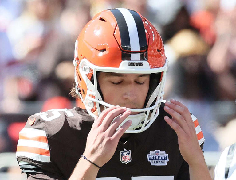 Browns stick with struggling kicker Andre Szmyt for critical Ravens ...