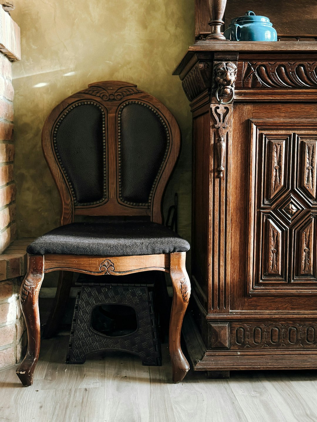 11 antiques that may appear ordinary but hold significant value