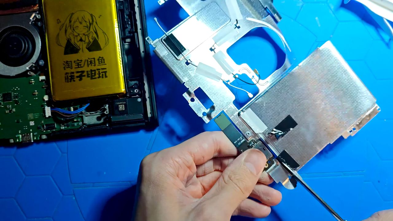This YouTuber added over an hour's worth of battery life to their ...