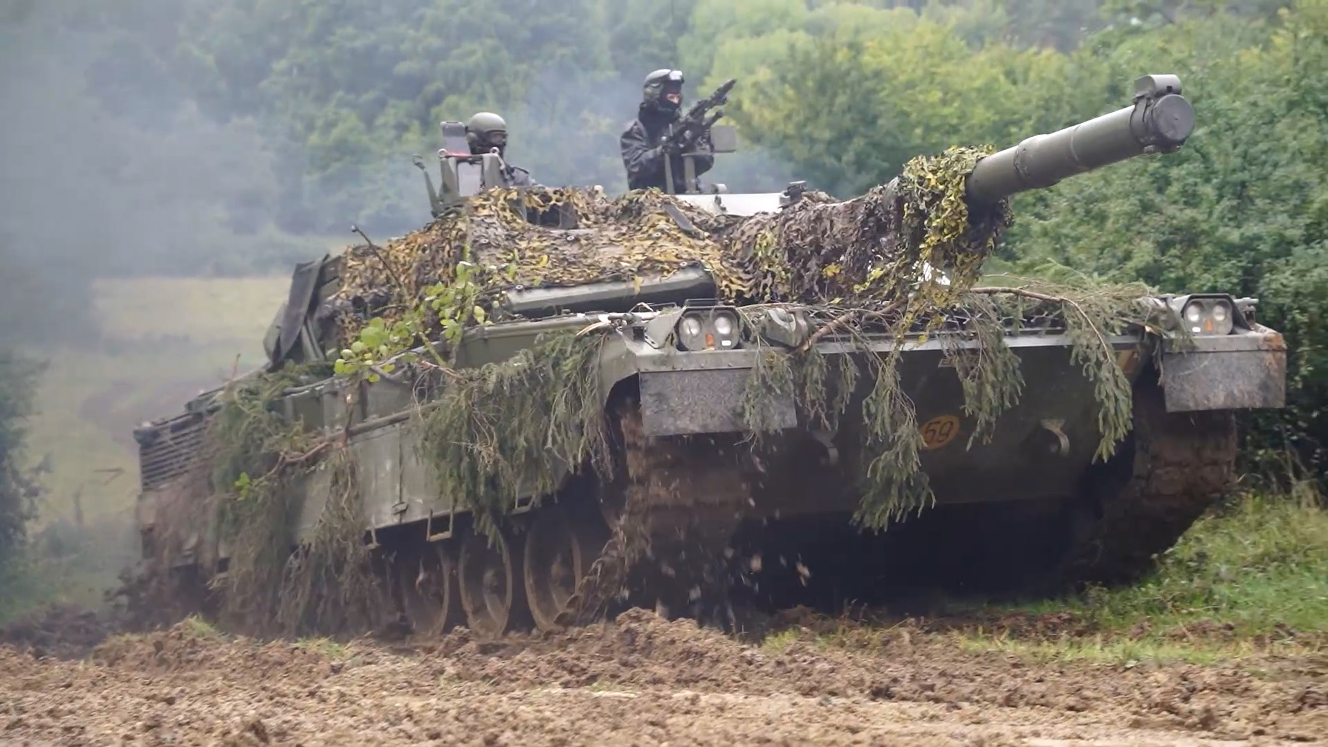 US Soldiers Engage in Simulated Opposing Forces