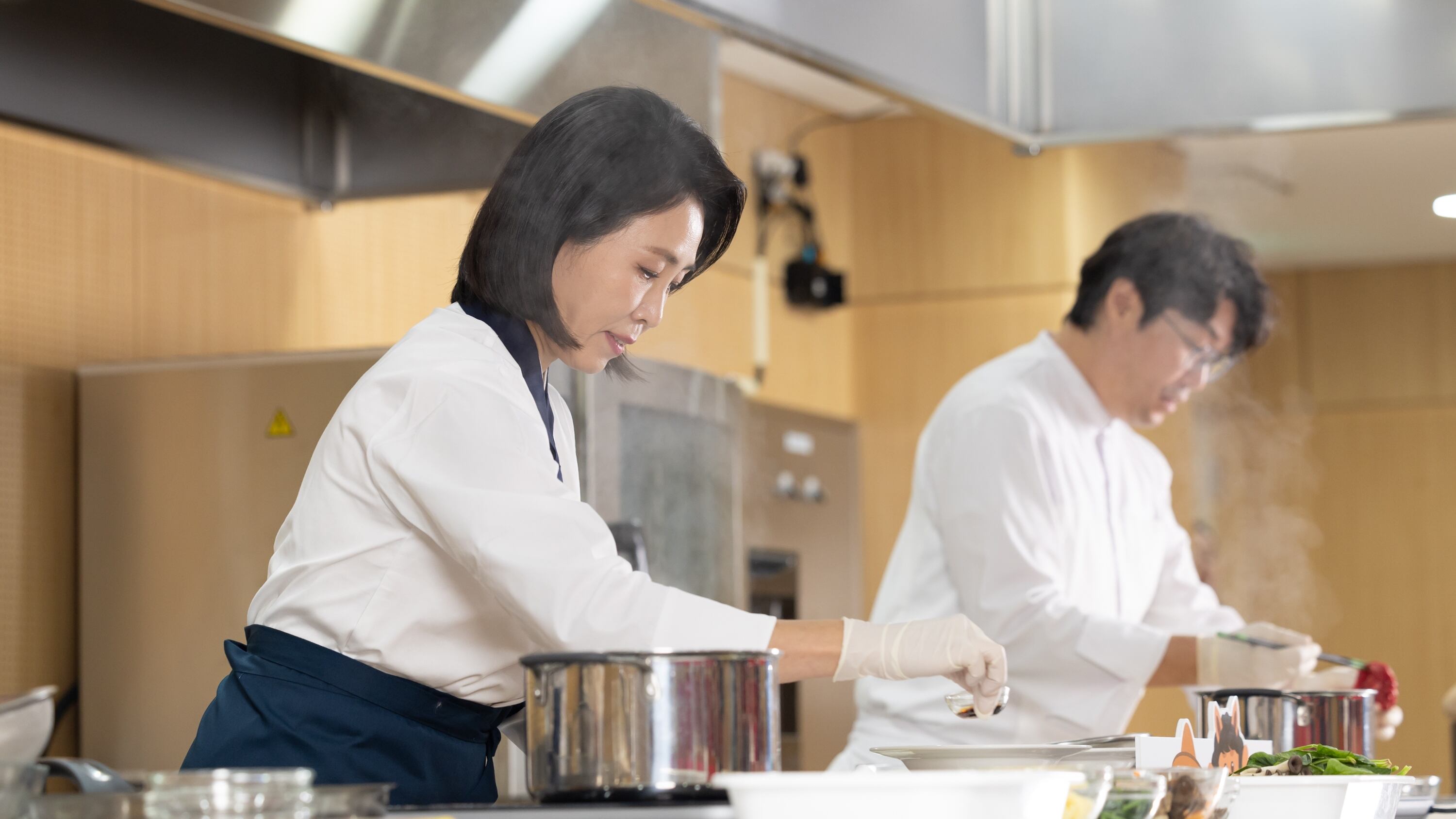 Kim Hye-kyung teams with chef to create Japchae Pasta at health-focused ...