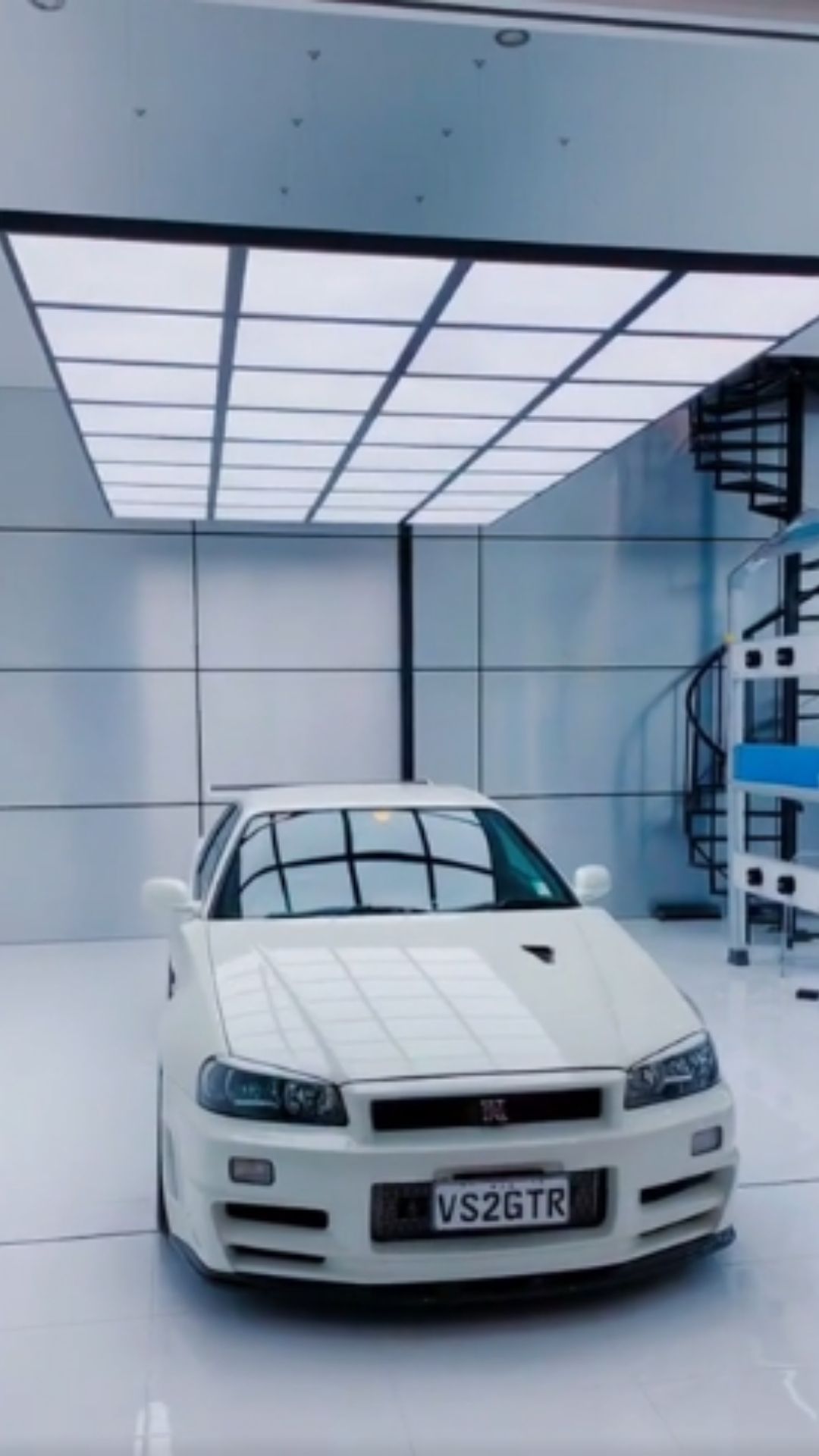 Jimmy’s clean R34 GTR V Spec II under his new showroom lights.