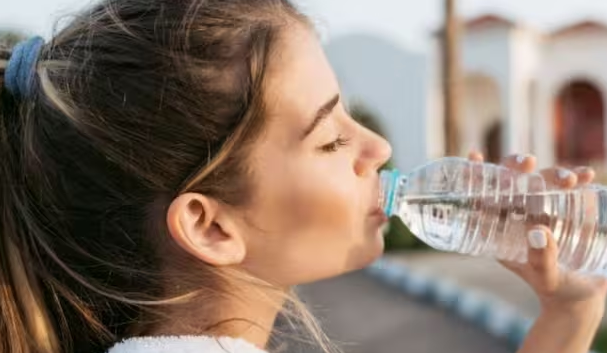 Overhydration Risk: Are you drinking more water than you need? How much ...