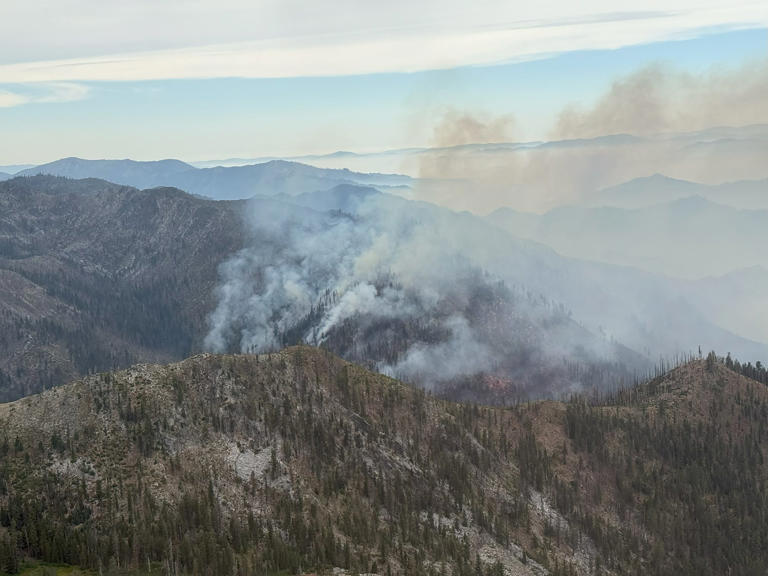 Historic cabins in path of Log Fire near Klamath forest wrapped in fire ...