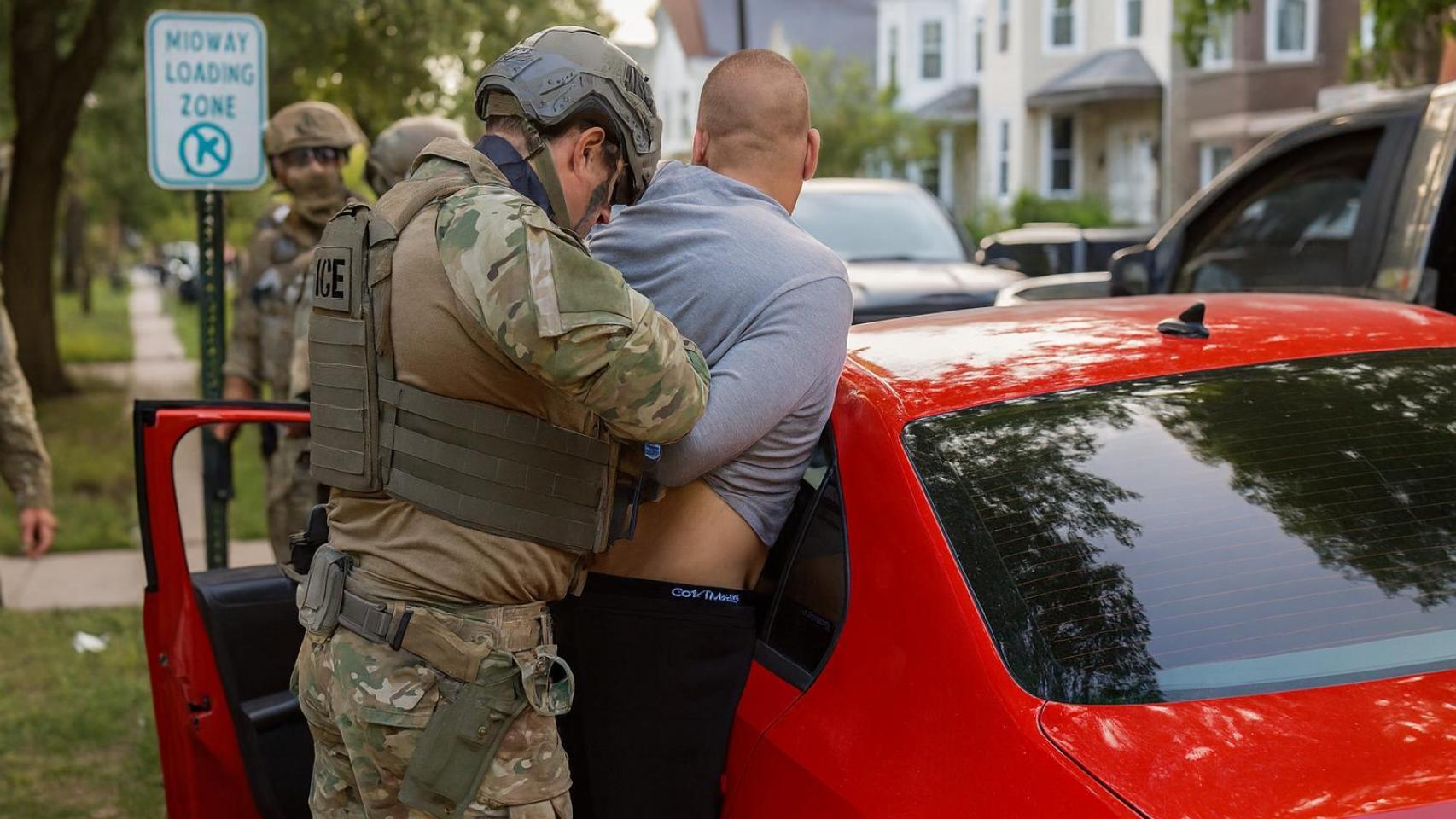 Megaoperativo Midway Blitz en Chicago: Agentes del ICE rompen la ...