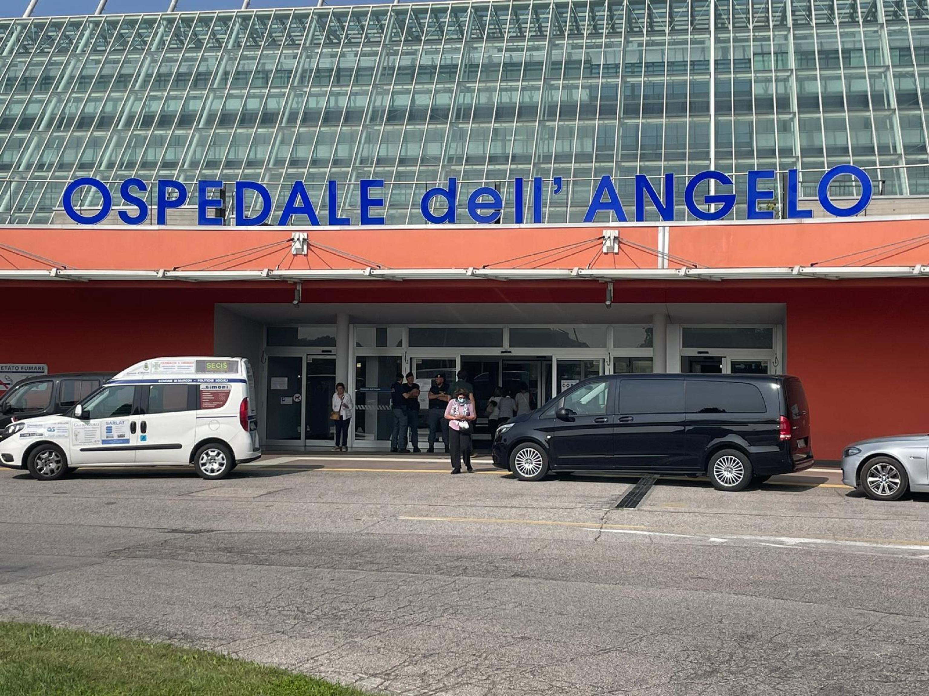 In escandescenze al pronto soccorso, ferita guardia giurata