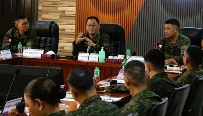 Army chief lauds 10th Infantry Division for reintegrating over 1,000 NPAs
