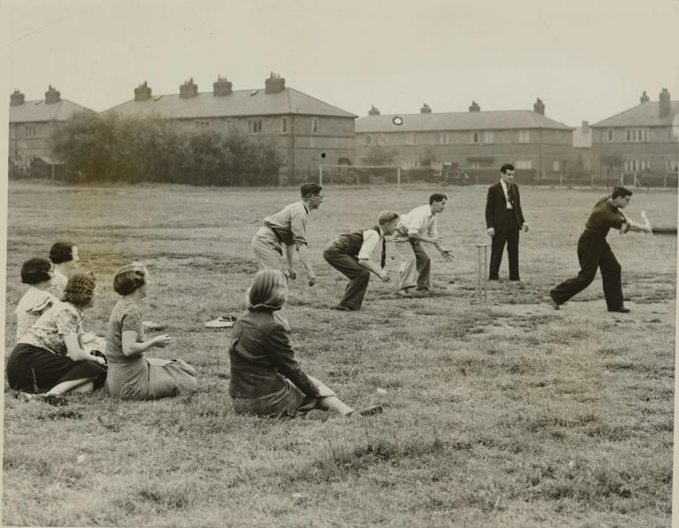 10 nostalgic pictures which journey through time to the schools of ...