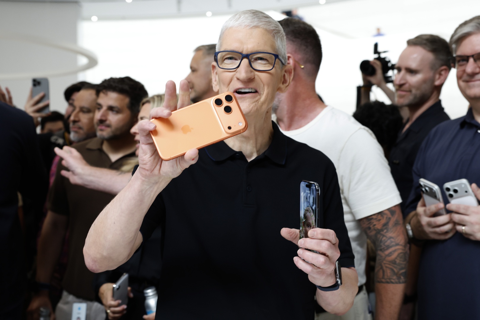 Apple pone a dieta al iPhone, Bezos quiere un Rappi y otros clics ...