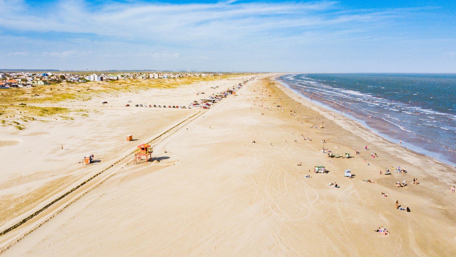 La spiaggia più lunga del mondo supera la distanza tra Roma e Napoli!