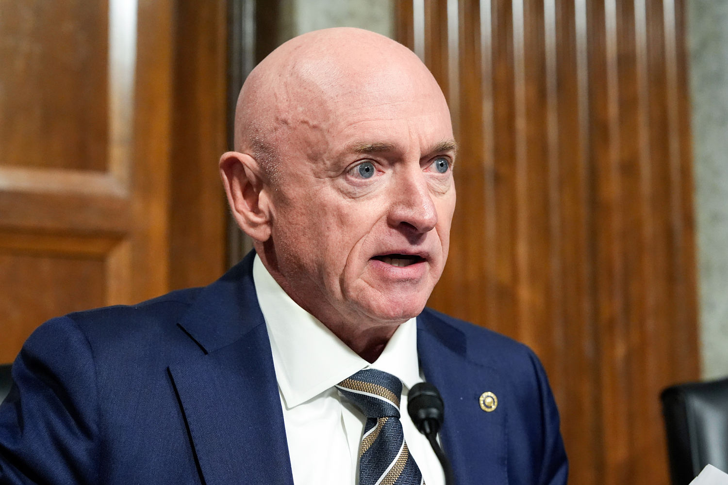 After Kirk shooting, Sen. Mark Kelly calls on lawmakers to de-escalate ...