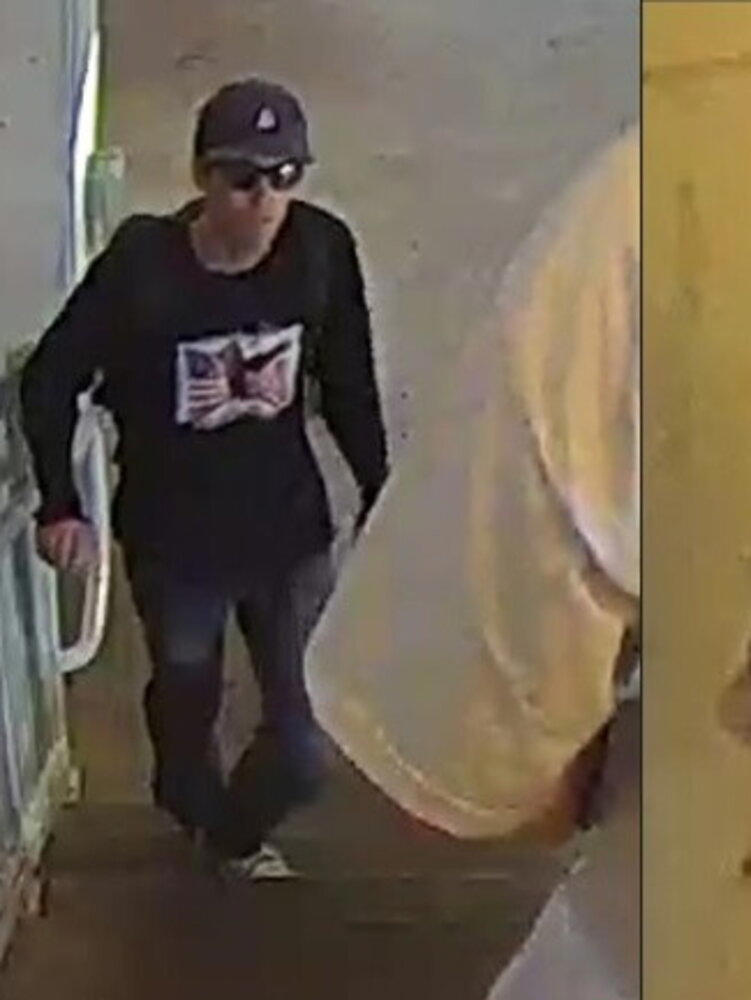 Caccia al killer di Charlie Kirk. L'Fbi diffonde foto del sospettato: "Sulle munizioni inc...