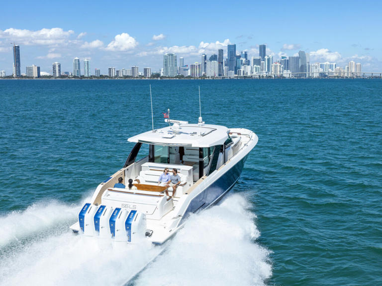Tiara 56 LS