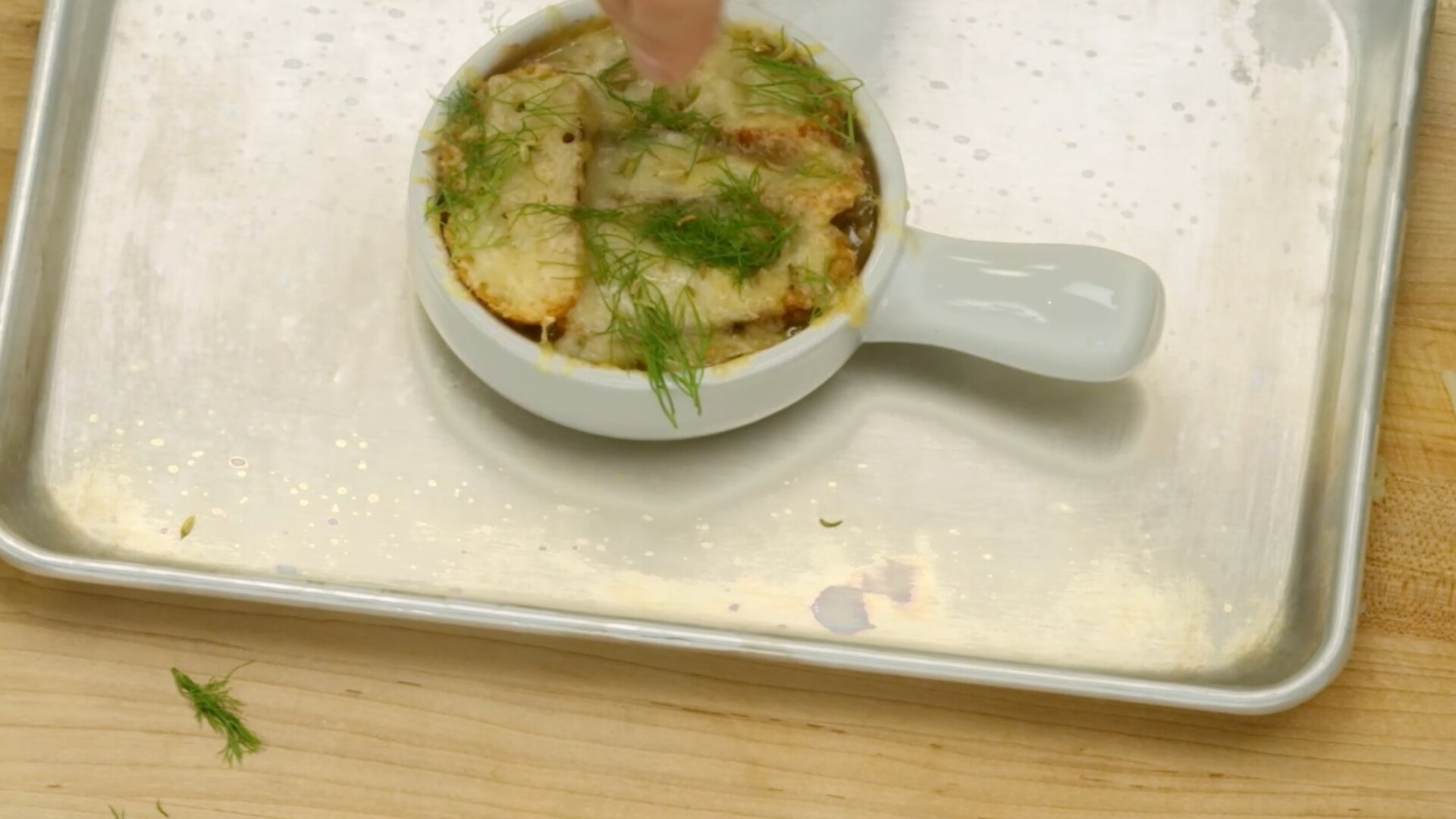 Soupe à l'oignon avec une touche de fenouil pour les amateurs de légumes