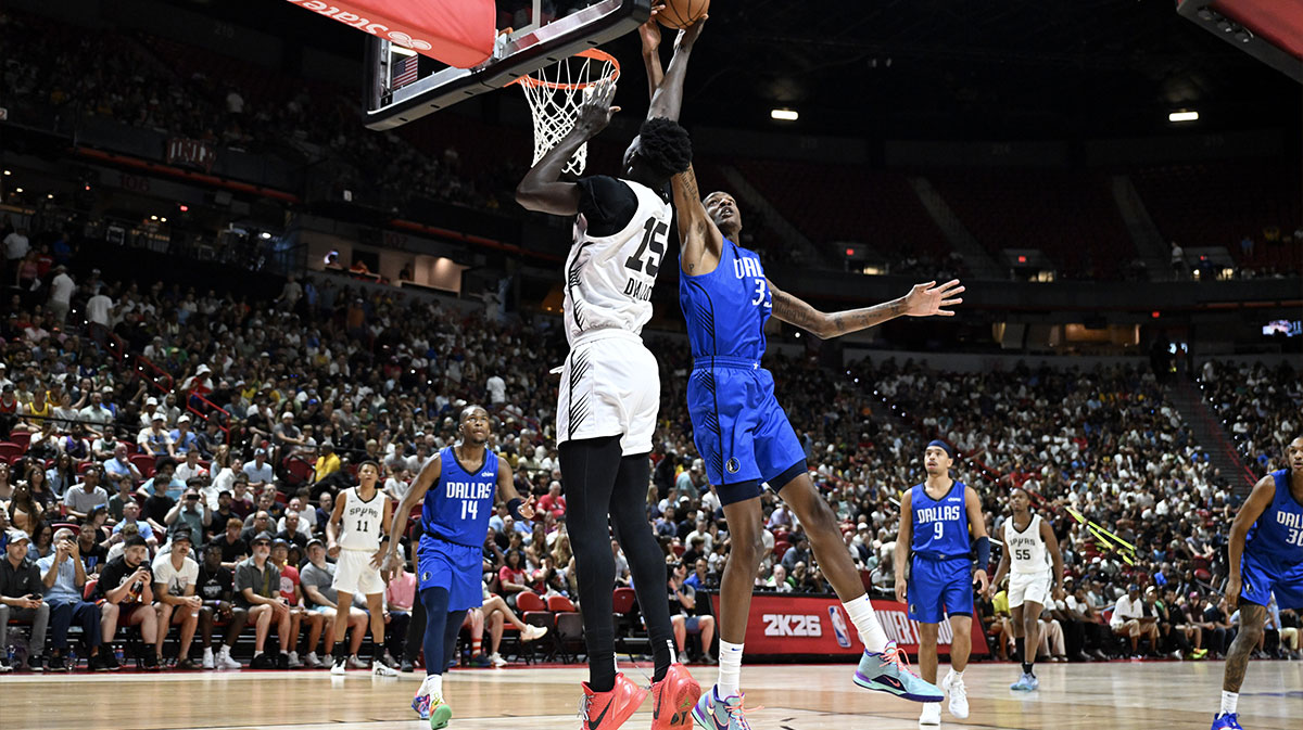 Mavericks bring back 7’5″ center on new contract