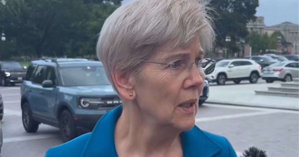 Elizabeth Warren Explodes Over Trump’s ‘Ugly Words’ While Facing Heat ...