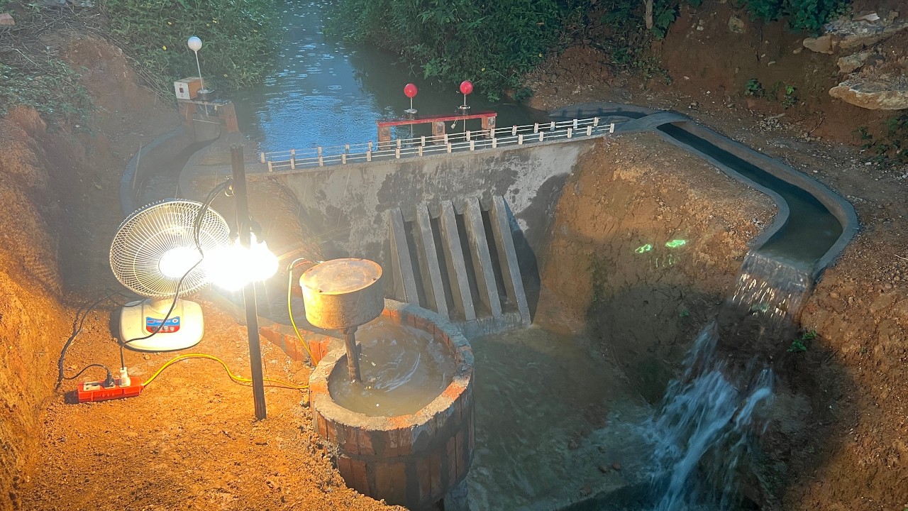 I built a mini hydroelectric plant! 💡