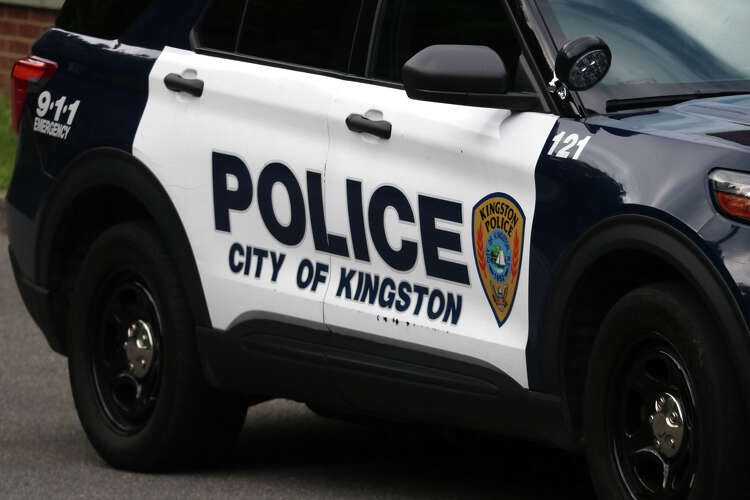 Kingston arrest turns chaotic as woman escapes cruiser in handcuffs