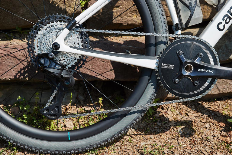 The GRX Di2 Derailleur Is Shimano’s Hidden Gem. Our Expert Unlocked Lower Road Gearing With One ...