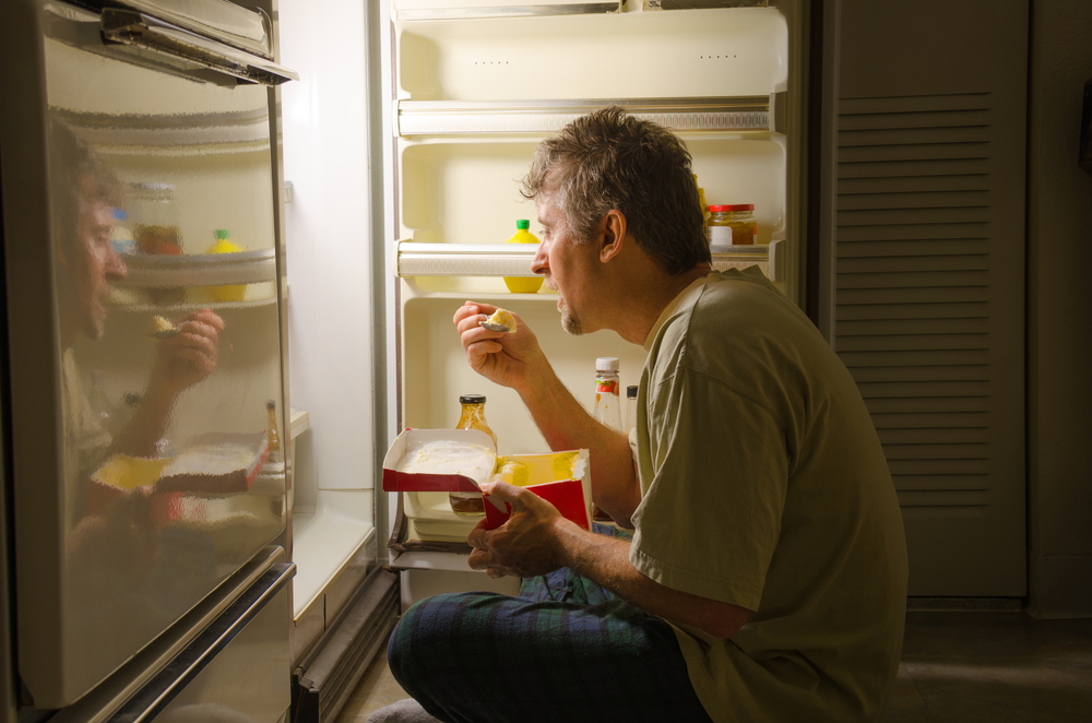 This Might Be Why You Wake Up Hungry in the Middle of the Night
