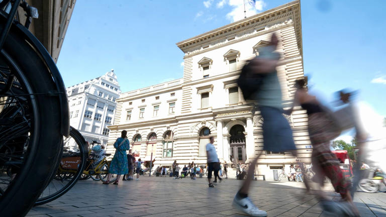 A Minute-by-Minute Visual Timeline of the Charlie Kirk Shooting