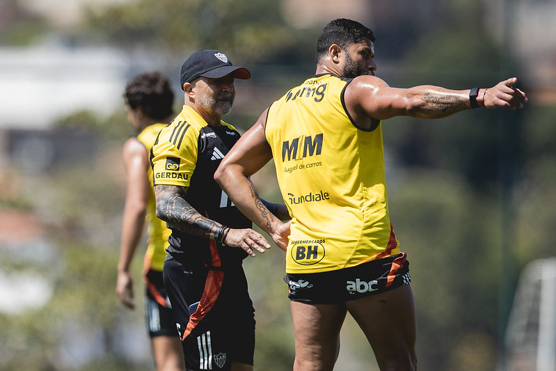 Hulk fica, mas Sampaoli cita Gerson e espera reforços: centroavante ...