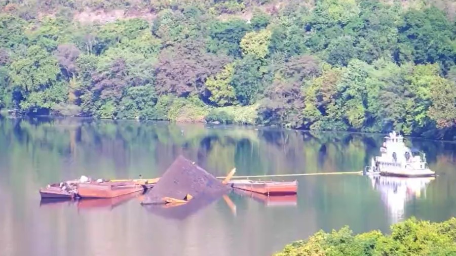 Coast Guard called for sunken barge on Ohio River, crews cleaning up ...