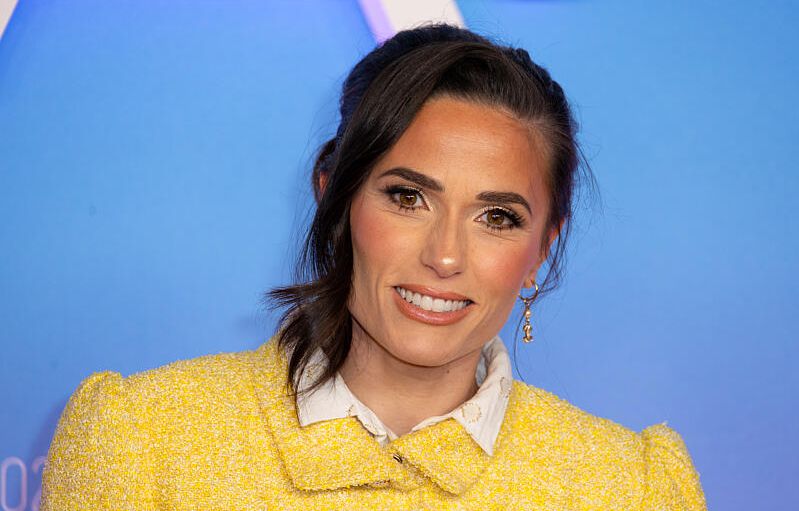 « J’ai eu un peu de mal »... Capucine Anav balance sur Alain Delon