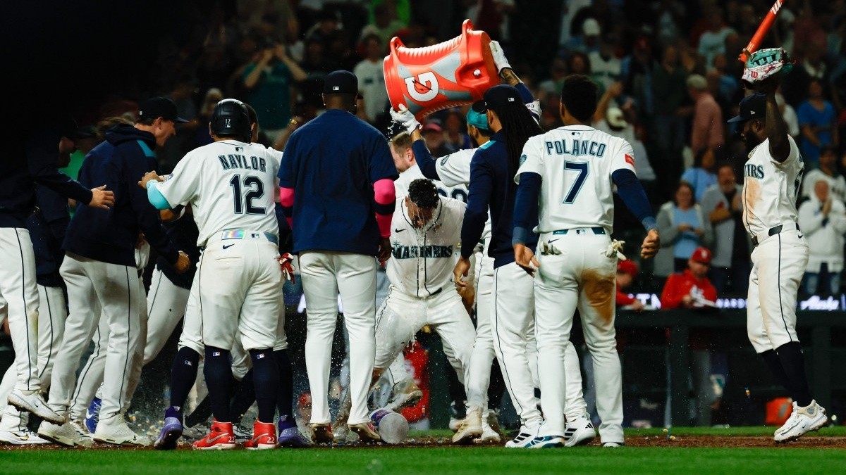 MLB: Mariners Sweep Astros and Claim the Top Spot in the AL West