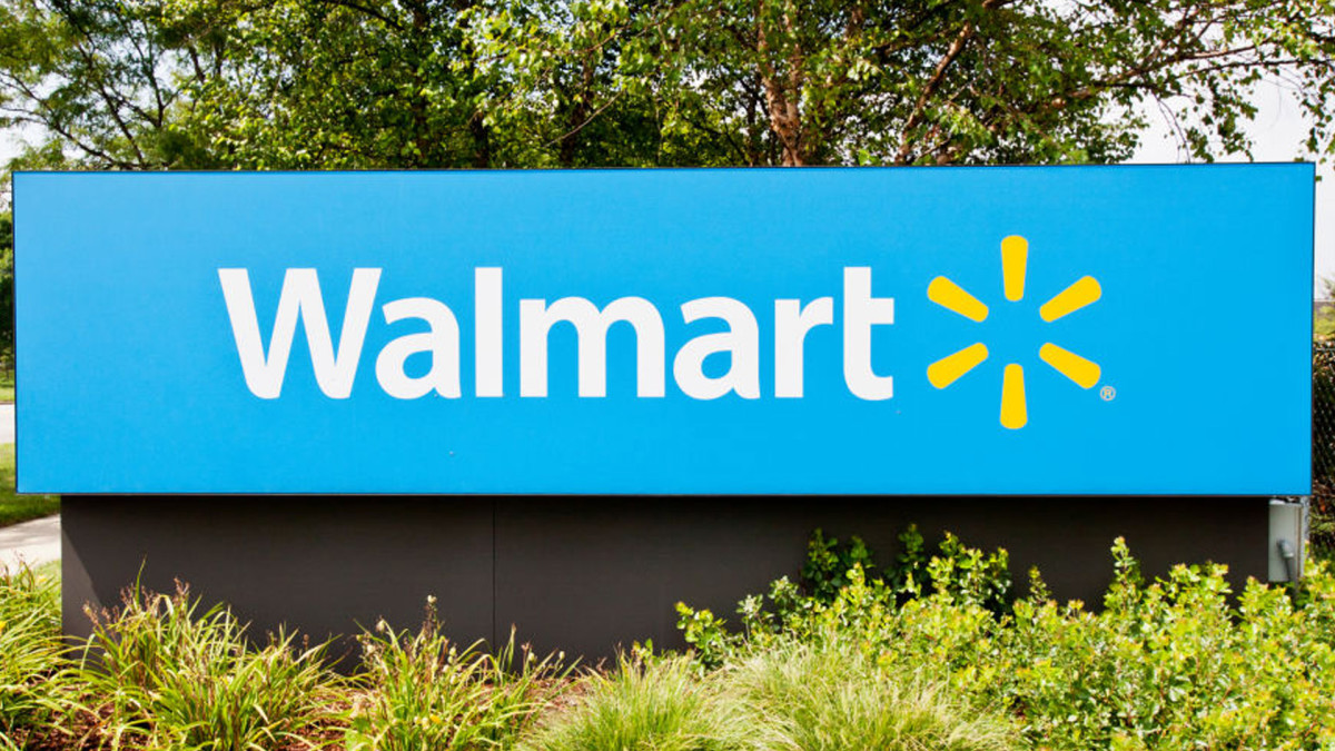 Walmart is selling a $400 'feature-packed' smartwatch for just $43