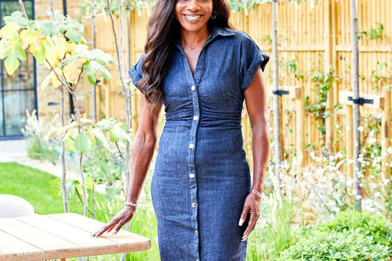 Super slimming mum urges people to ditch weight loss jabs after losing ...