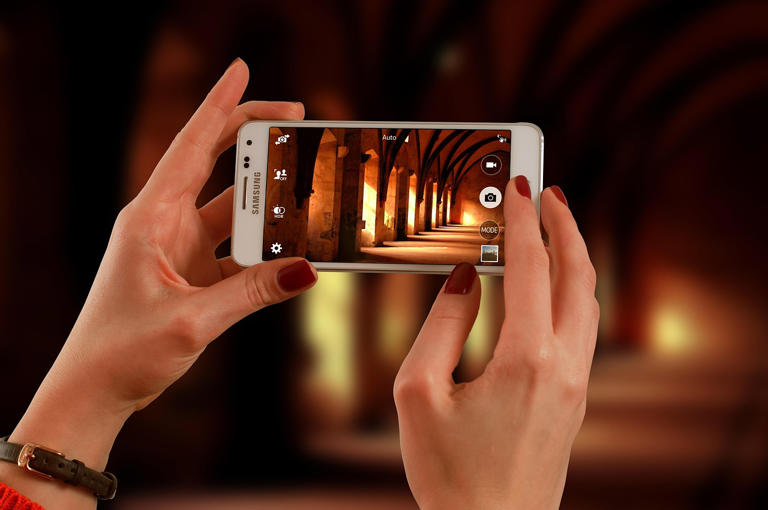 How to Make Extra Passive Income Selling Your Photos Online