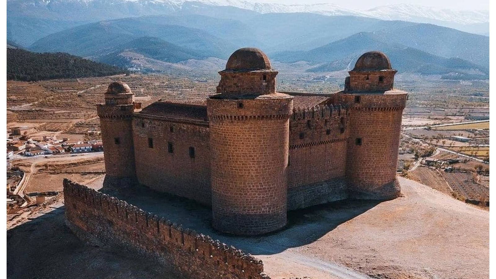 El castillo más fotogénico de España que es perfecto para una escapada ...
