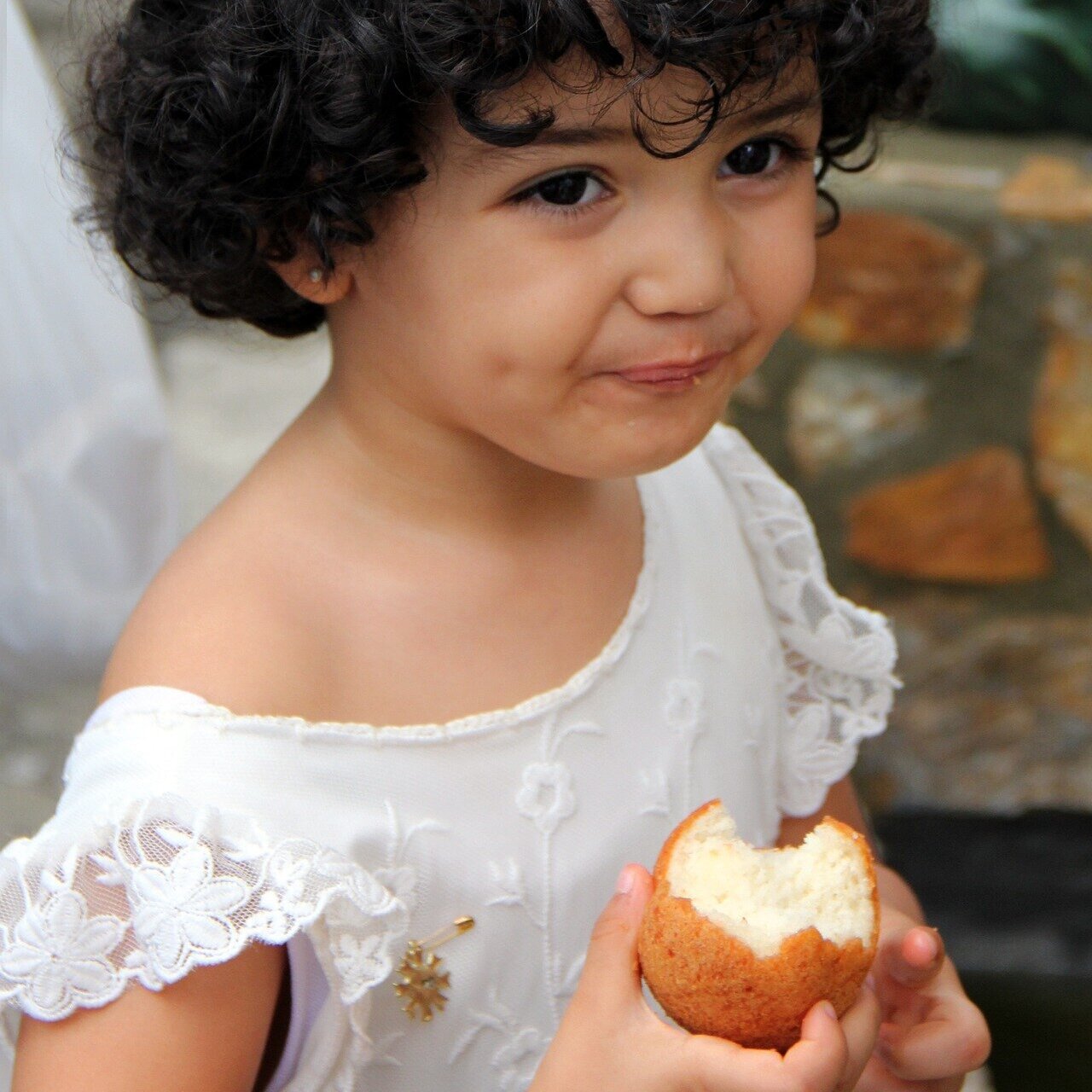 Young girls may be less responsive to food fullness cues than young boys