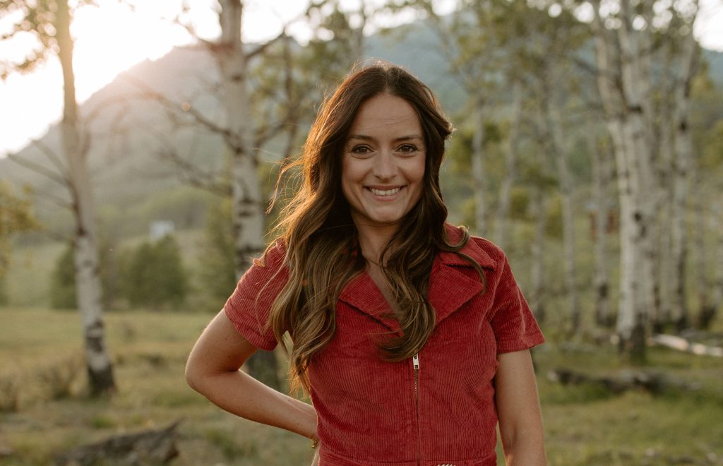 Netflix to Develop Series Take on Elsie Silver's Chestnut Springs Books ...