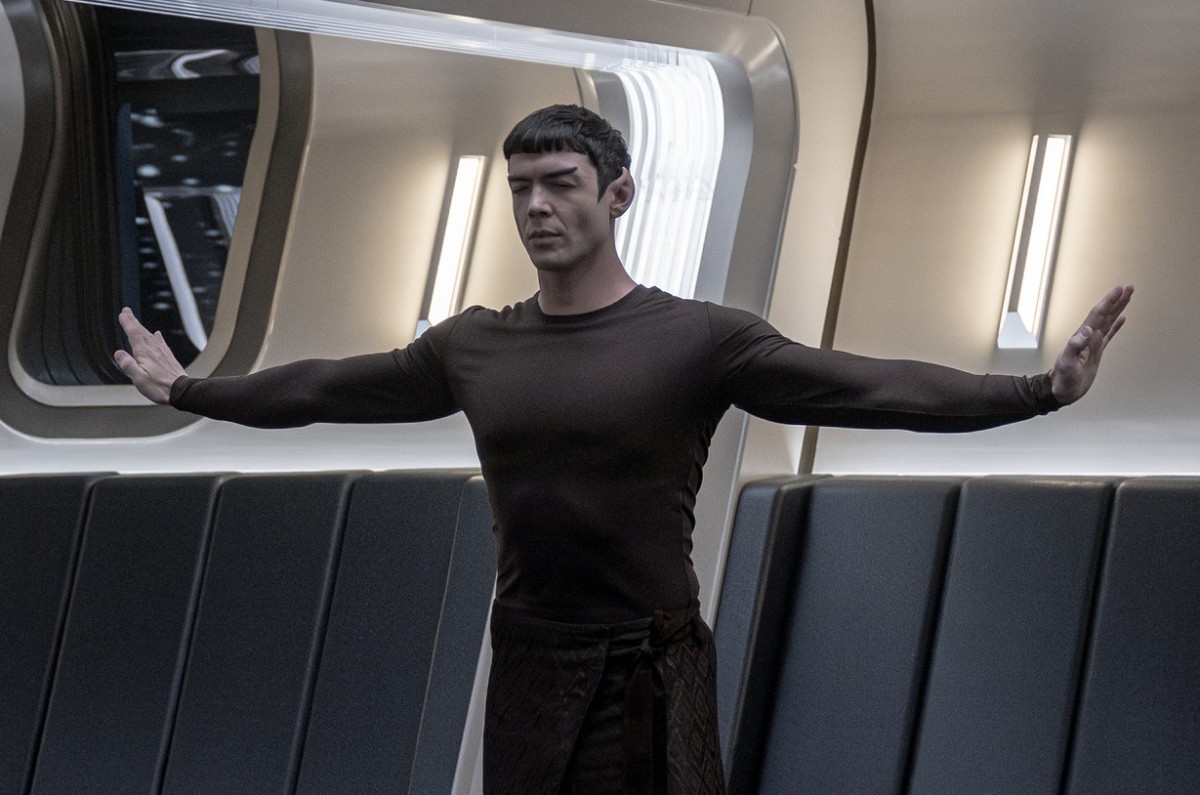 How Star Trek's Ethan Peck Got His 'Hot Spock' Body