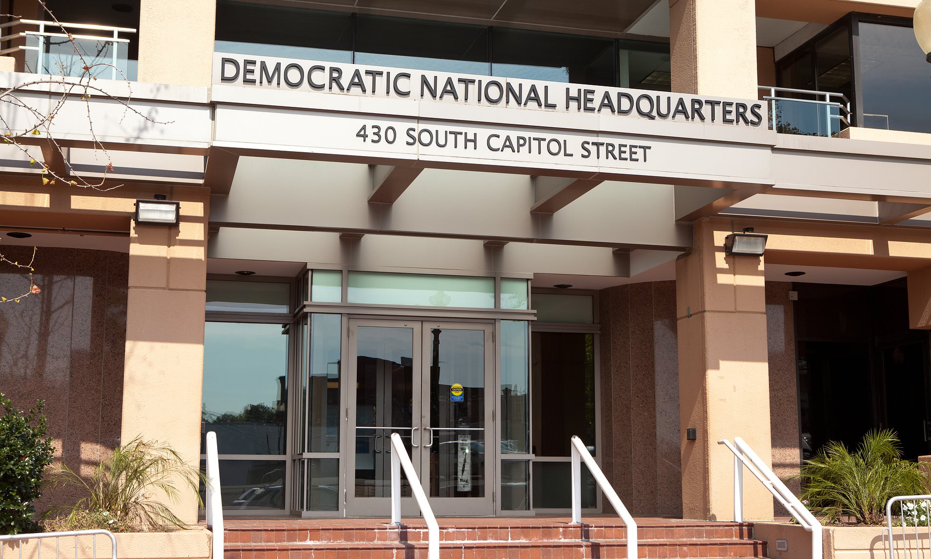 Democratic National Committee headquarters on lockdown over 'incident ...